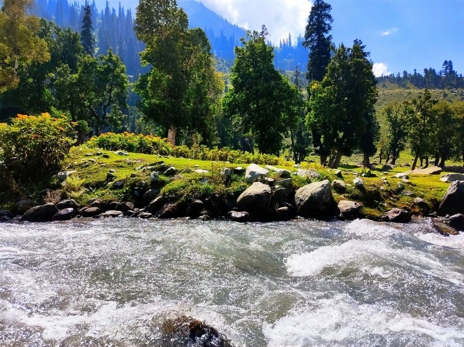 Srinagar to Pahalgam road trip guide | EtourismKashmir.com